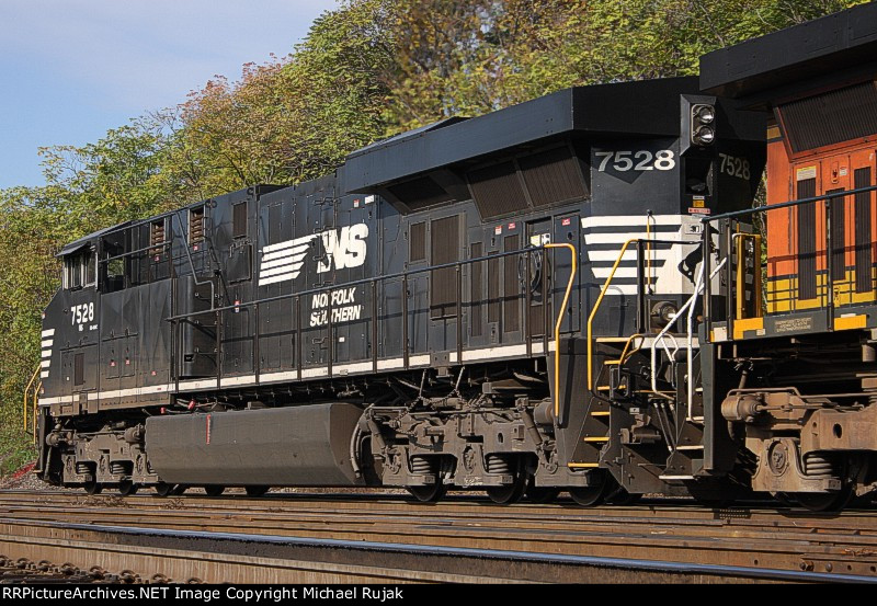 NS 7528